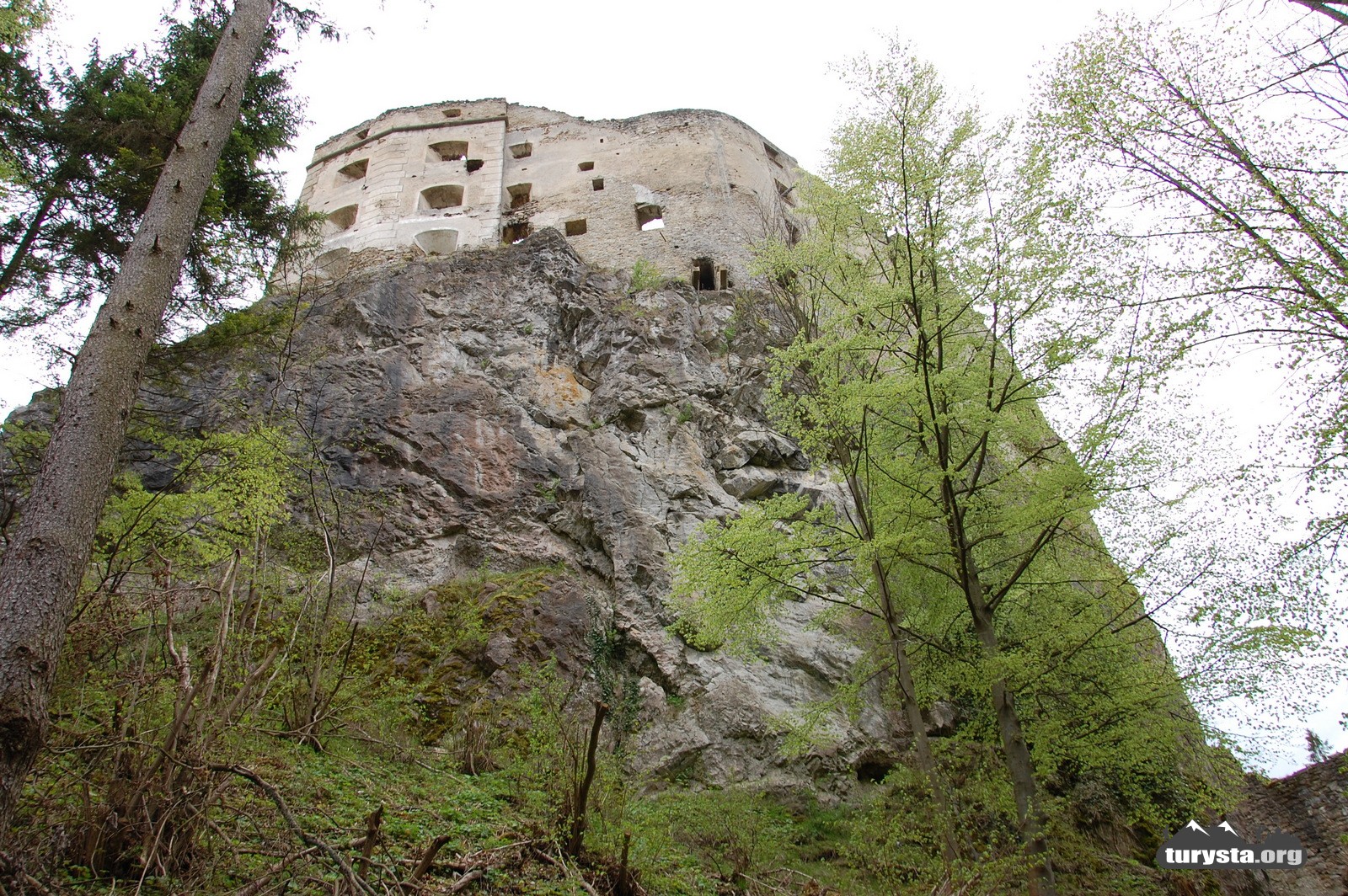Ruiny średniowiecznego zamku Likawa (Likavský hrad) - Turysta.org