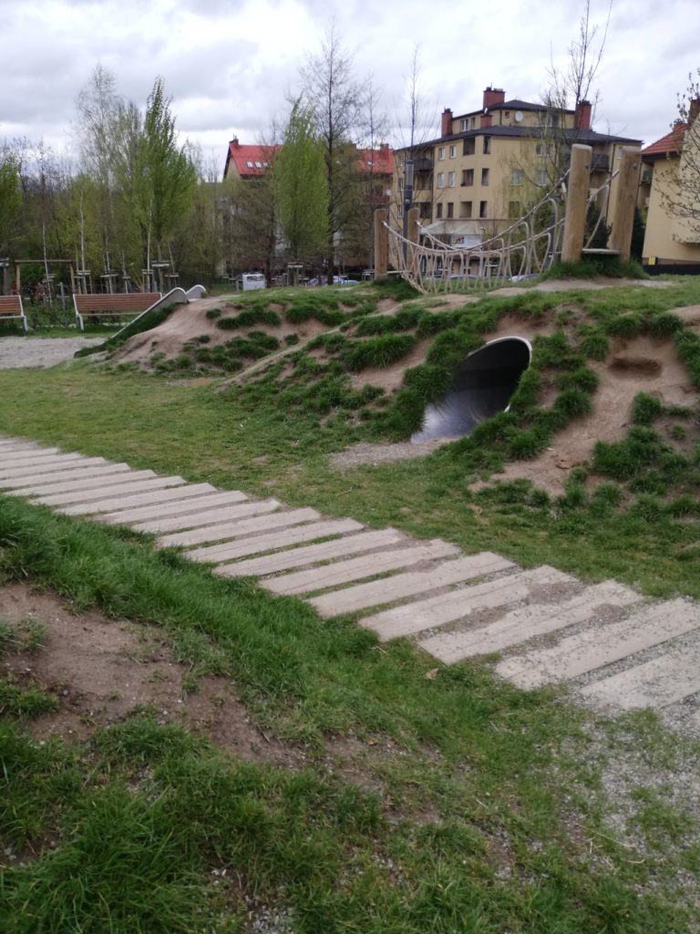 Plac zabaw w Parku Reduta w Krakowie - Turysta.org