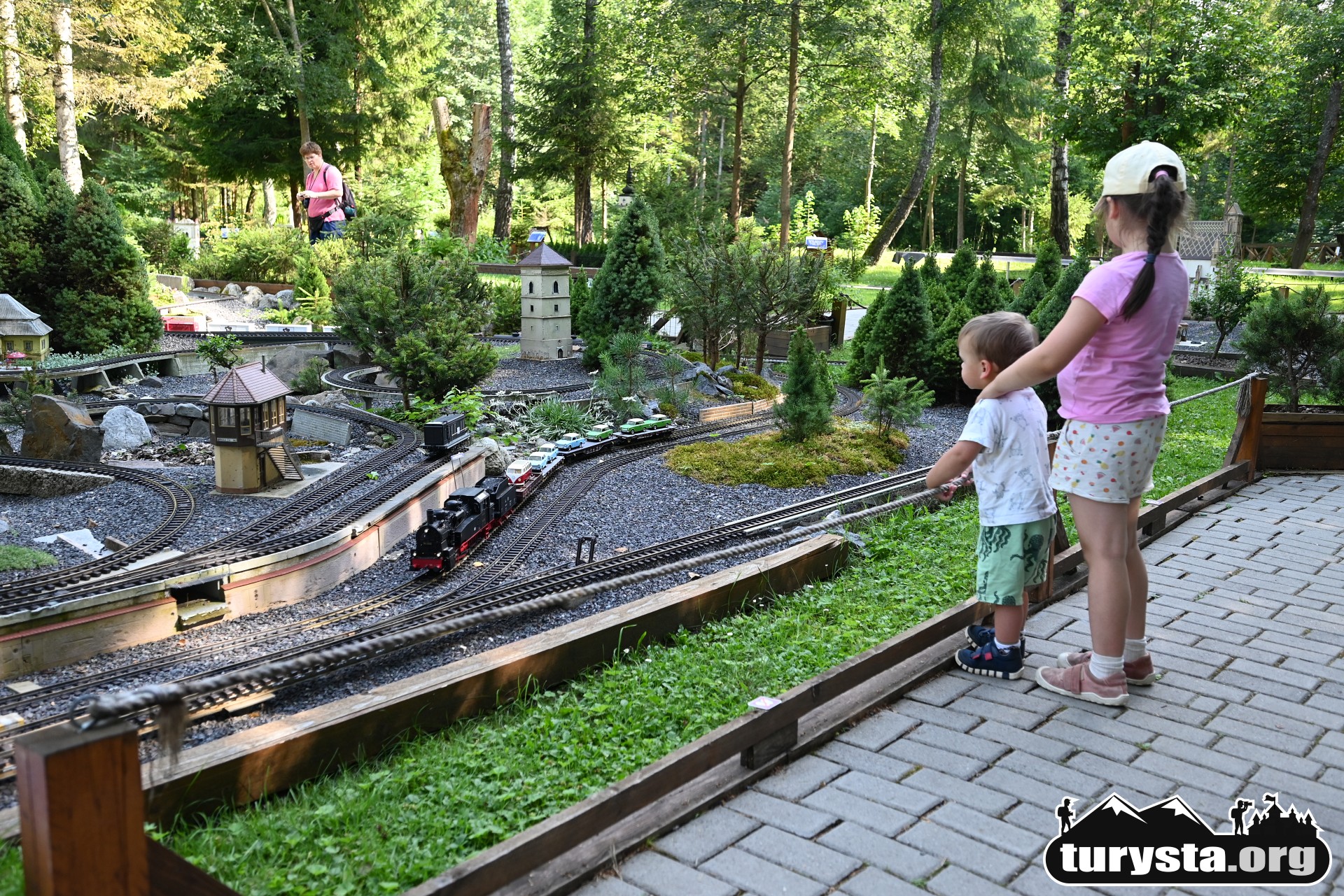 Park miniatur i kolejek Mini Slovensko w Liptowskim Janie na Słowacji ...